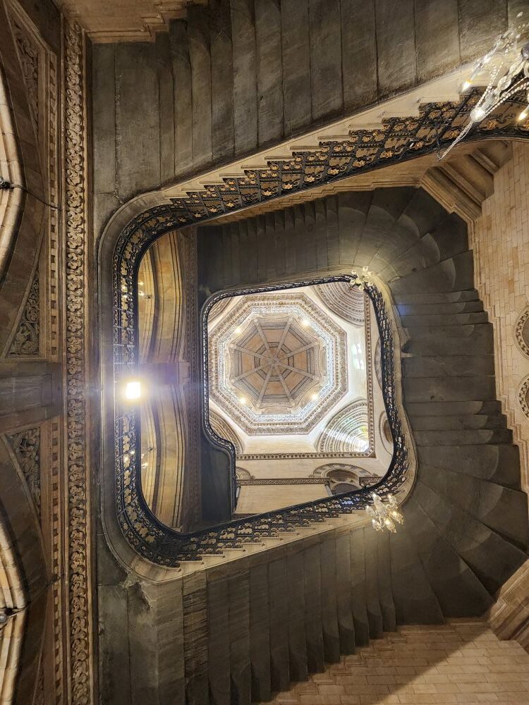 “The Crown Jewel of Mumbai”- Inside CSMT Tour – Raconteur Tours